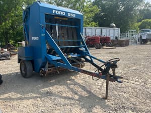 SOLD - Ford 552 Lot No. 1289 Hay and Forage with --- Bales | Tractor Zoom