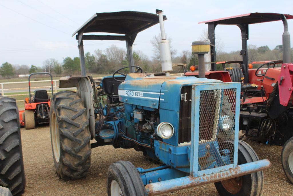 Tractor Zoom - Ford 5900