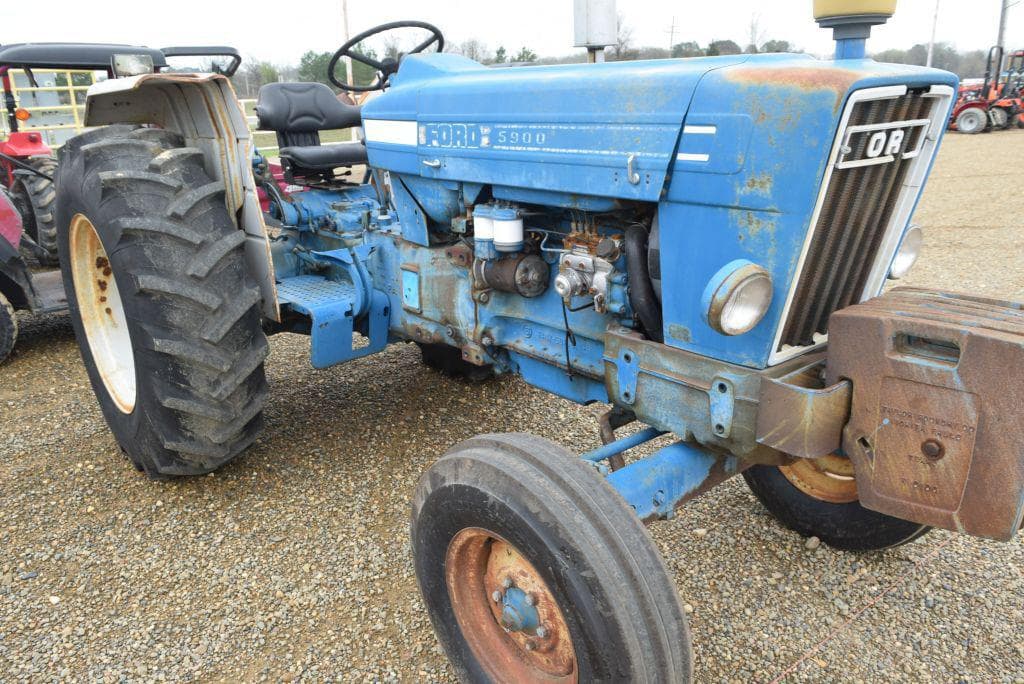 Tractor Zoom - Ford 5900