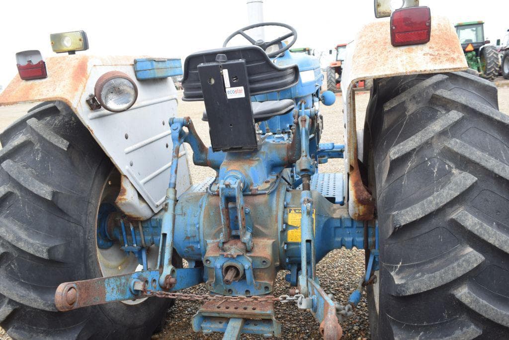 Tractor Zoom - Ford 5900