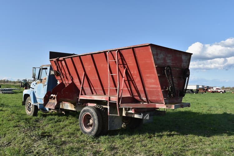 Ford 700 Other Equipment Trucks for Sale | Tractor Zoom