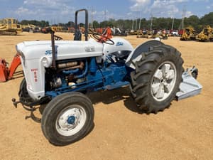 SOLD - Ford 800 Lot No. 57917377 Tractors with 1,315 Hrs | Tractor Zoom