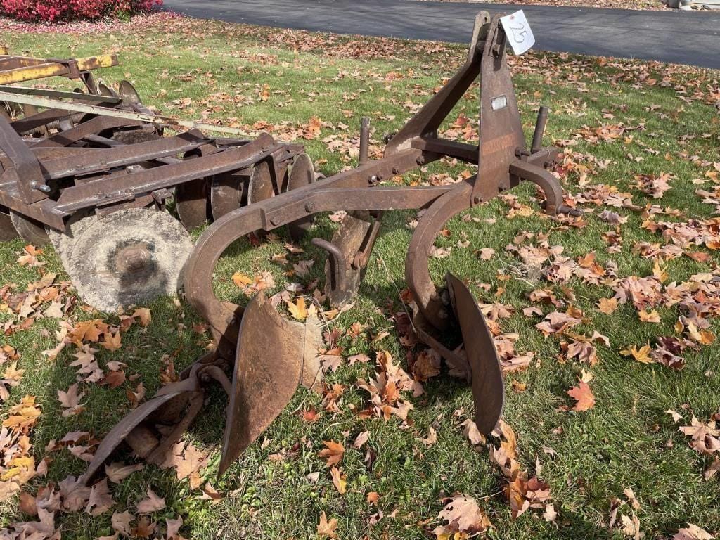 SOLD - Dearborn 10-156 Tillage Plows | Tractor Zoom