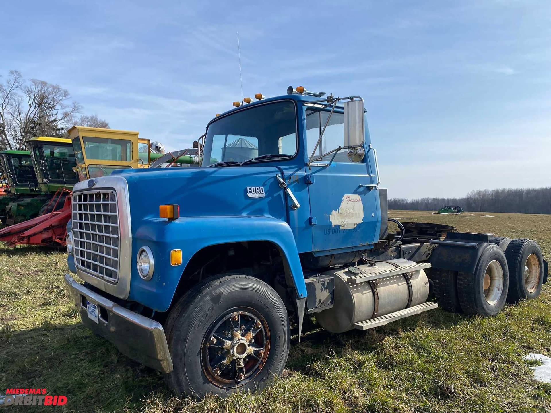 Tractor Zoom - Ford LT9000