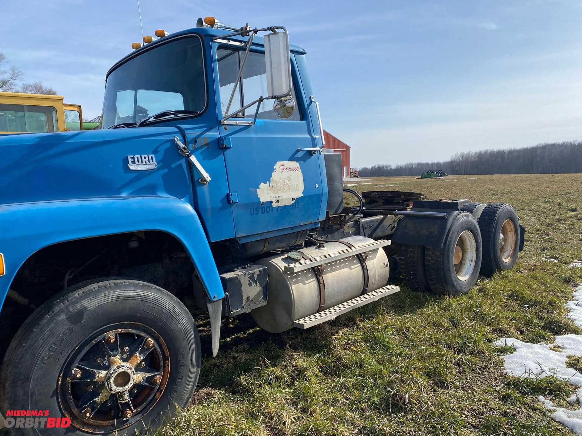 Tractor Zoom - Ford LT9000