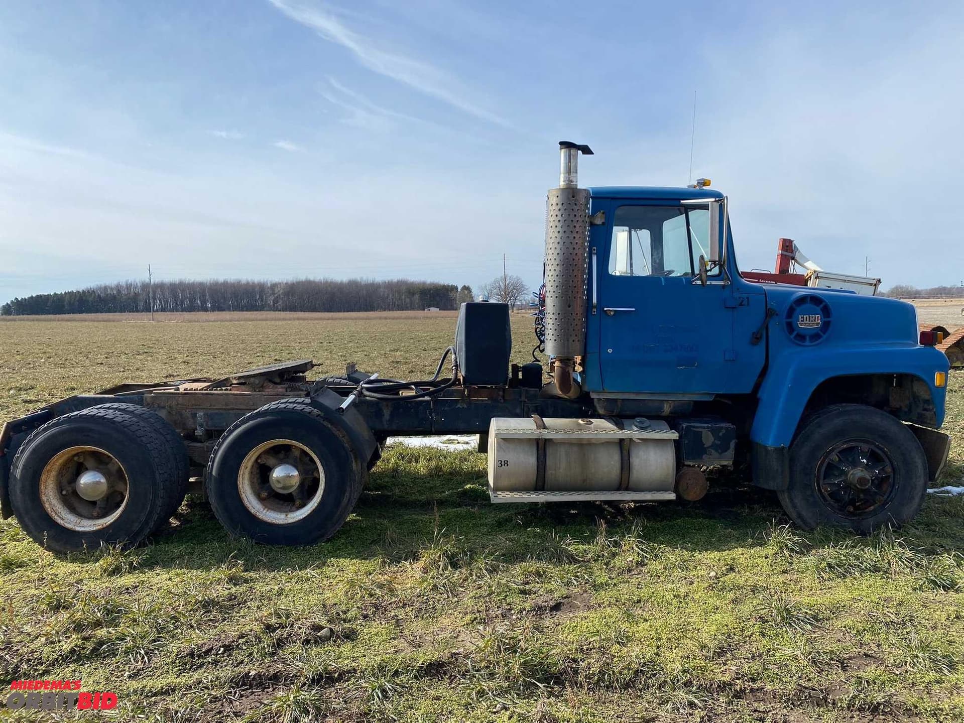 Tractor Zoom - Ford LT9000