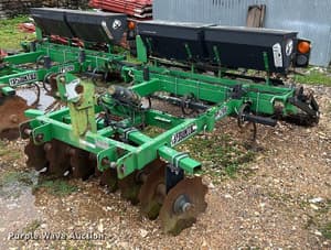 SOLD - Frontier FP1206 seeder Planting with 6 ft | Tractor Zoom