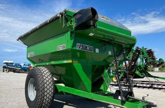 SOLD - Frontier GC1106 Harvesting with 620 Bu | Tractor Zoom