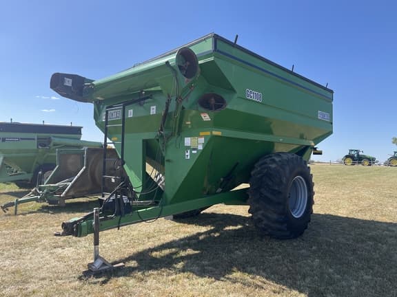 Frontier GC1108 Harvesting Grain Carts for Sale | Tractor Zoom