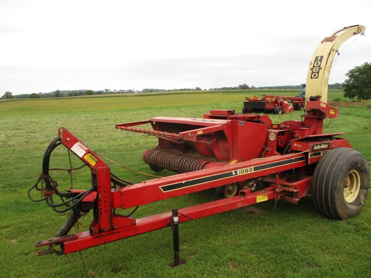 SOLD - Gehl 1060 Harvesting Forage Harvesters - Pull Type | Tractor Zoom