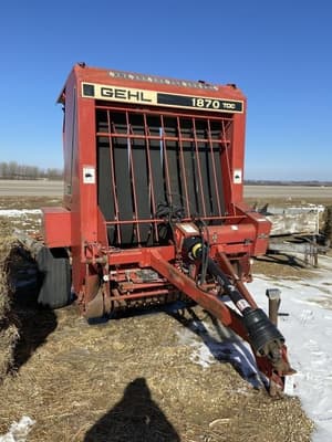 SOLD - Gehl 1870 Baler Hay and Forage with --- Bales | Tractor Zoom
