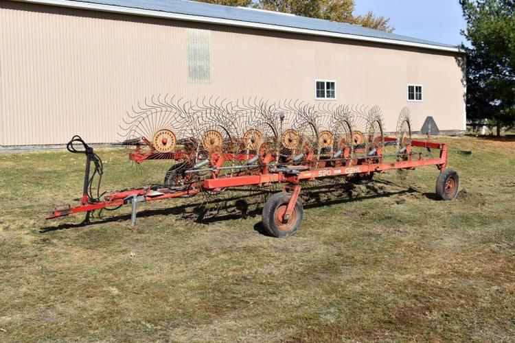 Gehl 520 Hay and Forage Hay - Rakes/Tedders for Sale | Tractor Zoom