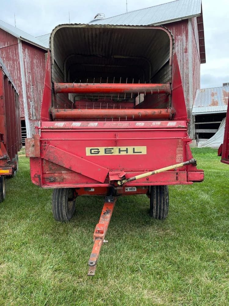 Gehl 910 Harvesting Forage Wagons for Sale | Tractor Zoom