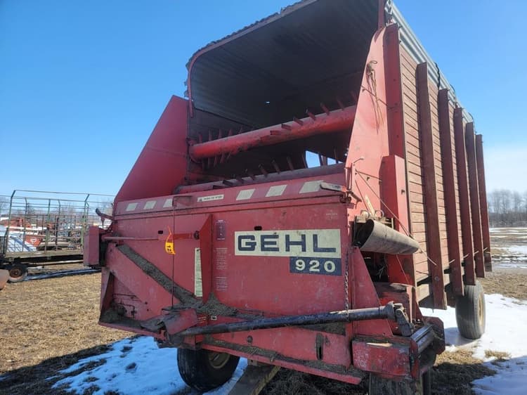 Gehl 920 Harvesting Forage Wagons for Sale | Tractor Zoom