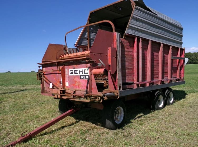 Gehl 920 Harvesting Forage Wagons for Sale | Tractor Zoom