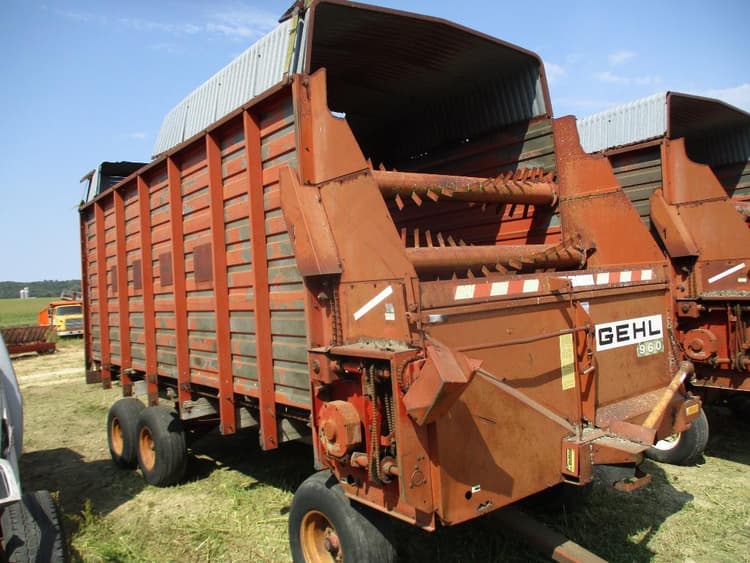 Gehl 960 Harvesting Forage Wagons for Sale | Tractor Zoom