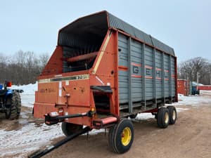 SOLD - Gehl 970 16' Chopper Box - Prairie Farm WI Harvesting | Tractor Zoom
