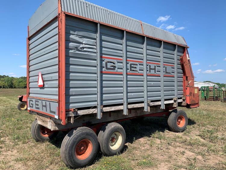 Gehl 970 Harvesting Forage Wagons for Sale | Tractor Zoom