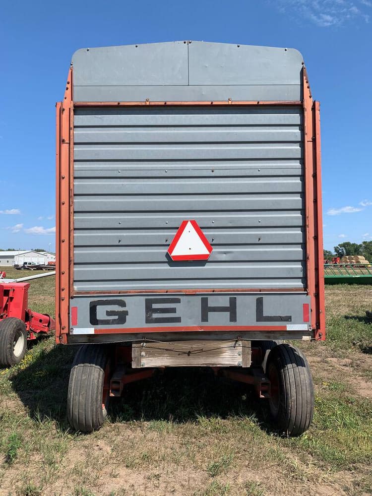 Gehl 970 Harvesting Forage Wagons for Sale | Tractor Zoom