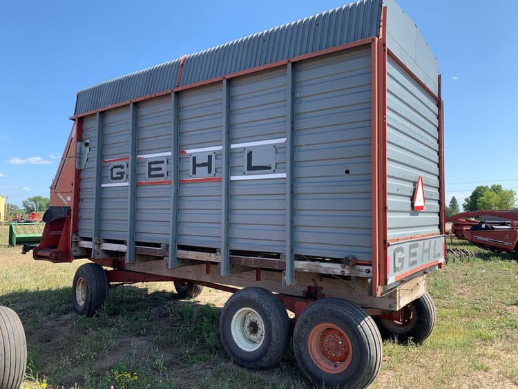 Gehl 970 Harvesting Forage Wagons for Sale | Tractor Zoom
