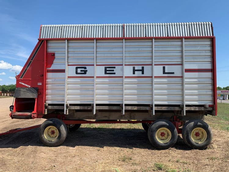Gehl 970 Harvesting Forage Wagons for Sale | Tractor Zoom