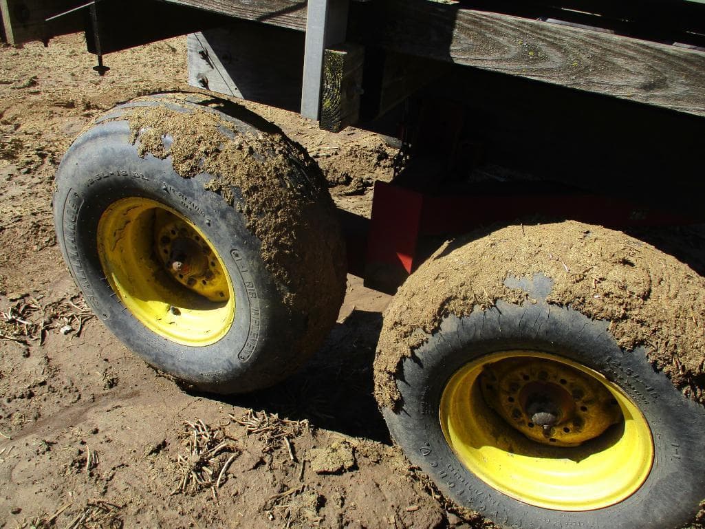 Gehl 970 Harvesting Forage Wagons for Sale | Tractor Zoom