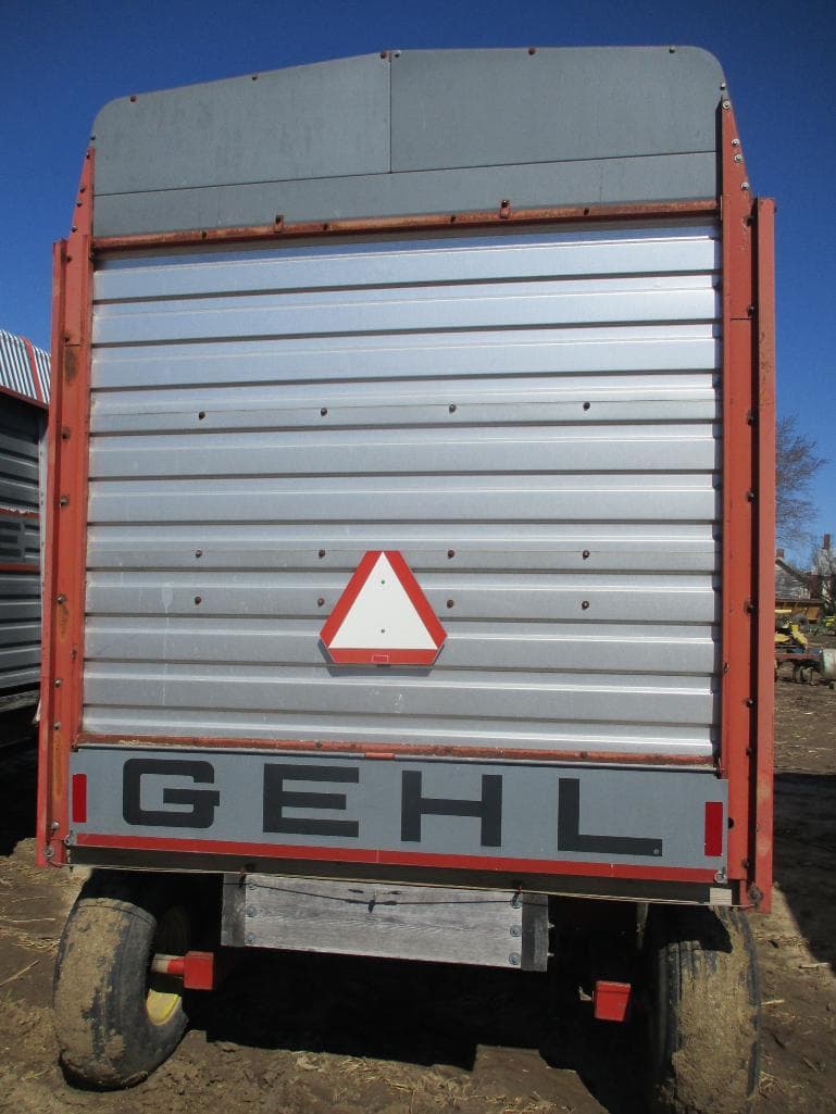 Gehl 970 Harvesting Forage Wagons for Sale | Tractor Zoom