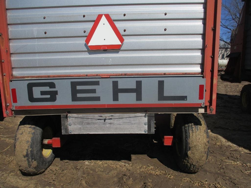 Gehl 970 Harvesting Forage Wagons for Sale | Tractor Zoom