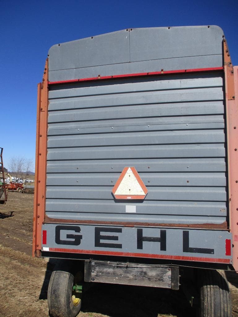 Gehl 970 Harvesting Forage Wagons for Sale | Tractor Zoom