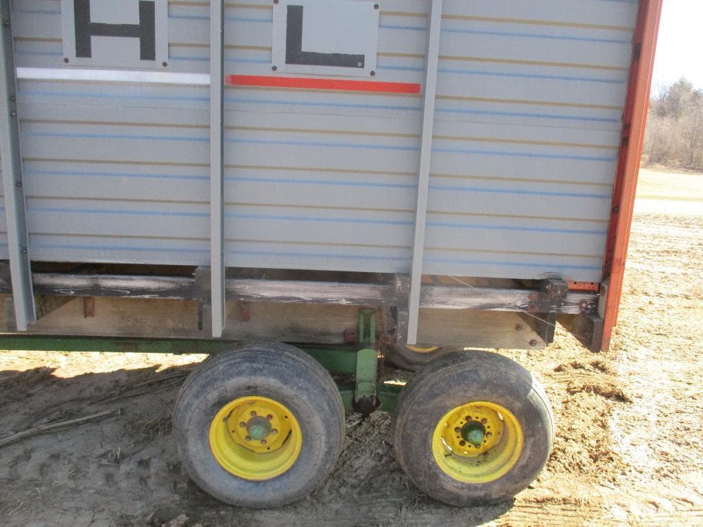 Gehl 970 Harvesting Forage Wagons for Sale | Tractor Zoom