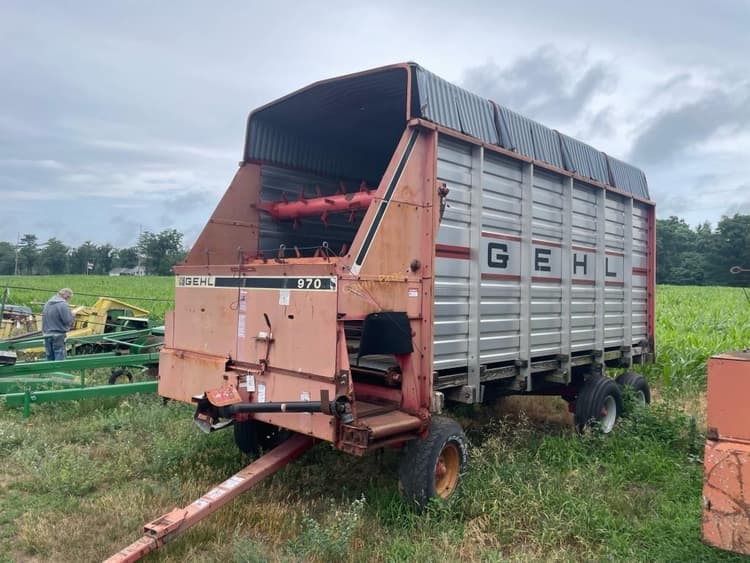SOLD - Gehl 970 Harvesting Forage Wagons | Tractor Zoom