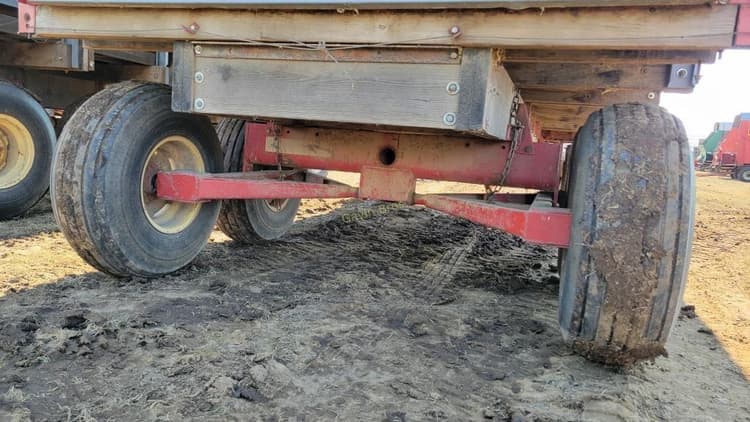 Gehl 970 Harvesting Forage Wagons for Sale | Tractor Zoom