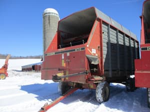 SOLD - Gehl 970 Chopper Box SN: 39712 Harvesting | Tractor Zoom