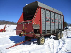 SOLD - Gehl 970 Chopper Box SN: 41113 Harvesting | Tractor Zoom