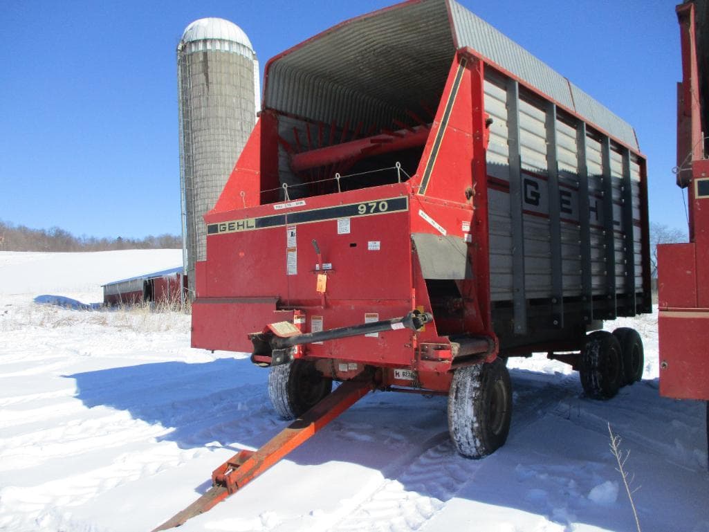 Gehl BU970 Harvesting Forage Wagons for Sale | Tractor Zoom