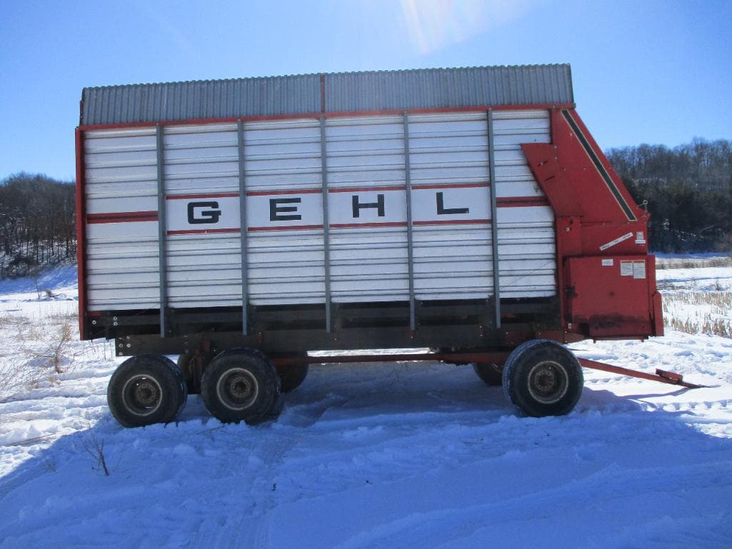 Gehl BU970 Harvesting Forage Wagons for Sale | Tractor Zoom