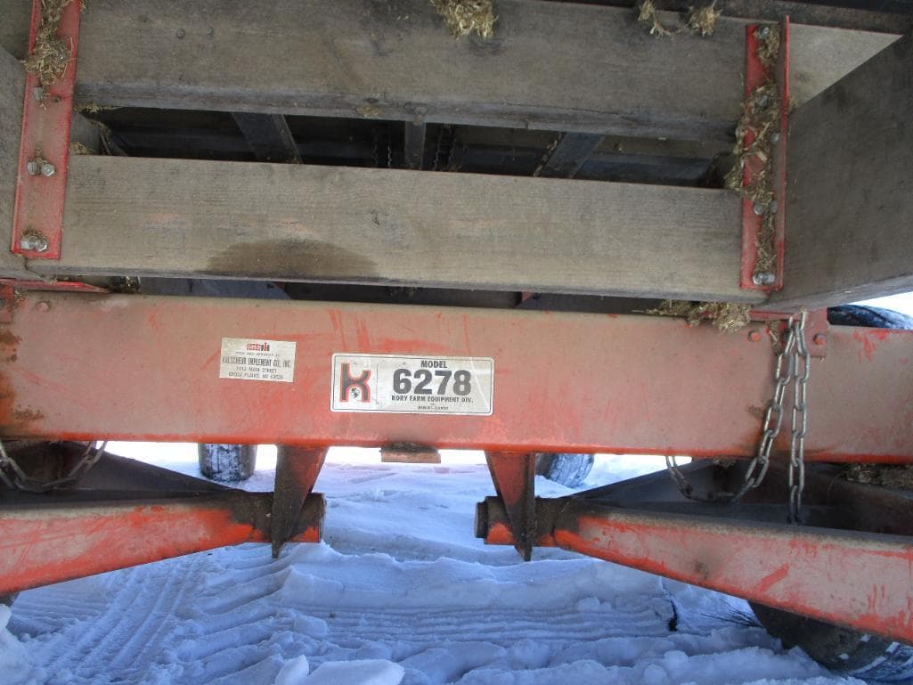 Gehl BU970 Harvesting Forage Wagons for Sale | Tractor Zoom