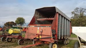 SOLD - Gehl 970 Forage Wagon Harvesting | Tractor Zoom