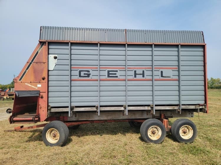 Gehl 970 Harvesting Forage Wagons for Sale | Tractor Zoom