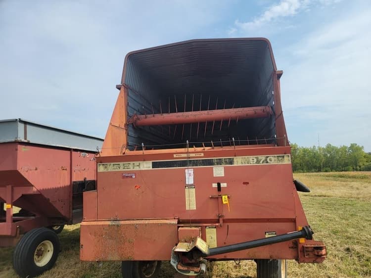 Gehl 970 Harvesting Forage Wagons for Sale | Tractor Zoom