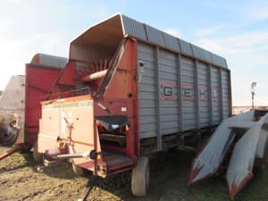 SOLD - Gehl 970 Silage Wagon Harvesting | Tractor Zoom