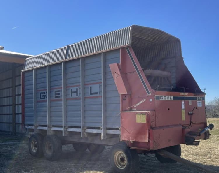 SOLD - Gehl 970 Harvesting Forage Wagons | Tractor Zoom