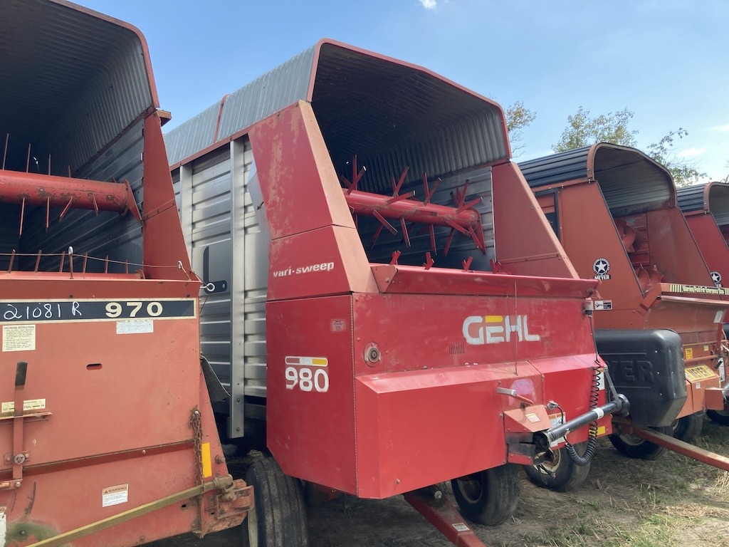 SOLD - Gehl 980 Harvesting | Tractor Zoom