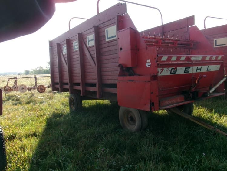 Gehl BU710 Harvesting Forage Wagons for Sale | Tractor Zoom