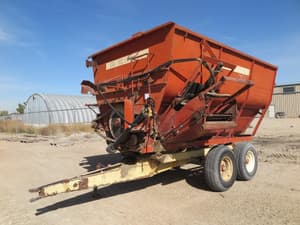 SOLD - Gehl MF280 • 12' Pull Type PTO Feeder Hay and Forage | Tractor Zoom