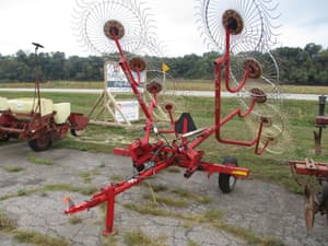 SOLD - Gehl 420 Lot No. 3735 Hay and Forage | Tractor Zoom