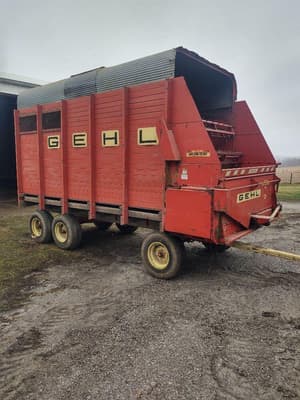 SOLD - Gehl silage wagon on tandem axle Gehl running gear Harvesting ...