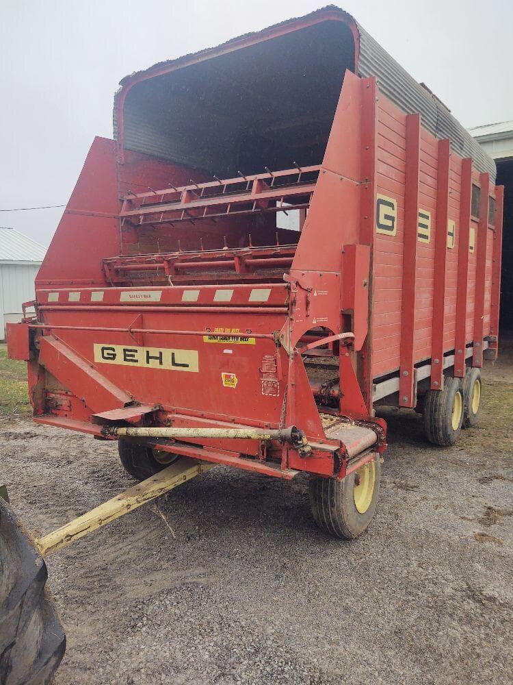 Gehl BU810 Harvesting Forage Wagons for Sale | Tractor Zoom