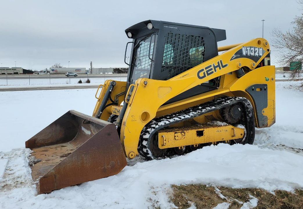 SOLD - Gehl VT320 Construction with 1,483 Hrs | Tractor Zoom