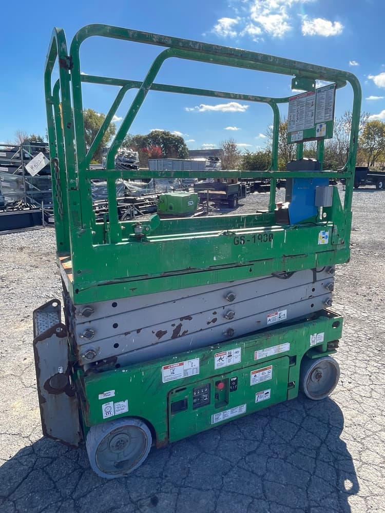 SOLD - Genie GS-1930 Construction Aerial Lifts | Tractor Zoom